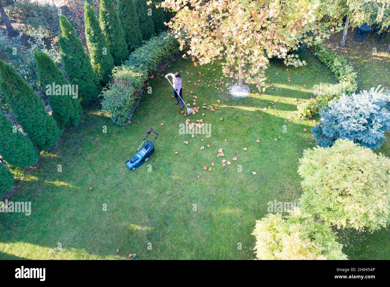 Aerial lawn mower hi-res stock photography and images - Alamy