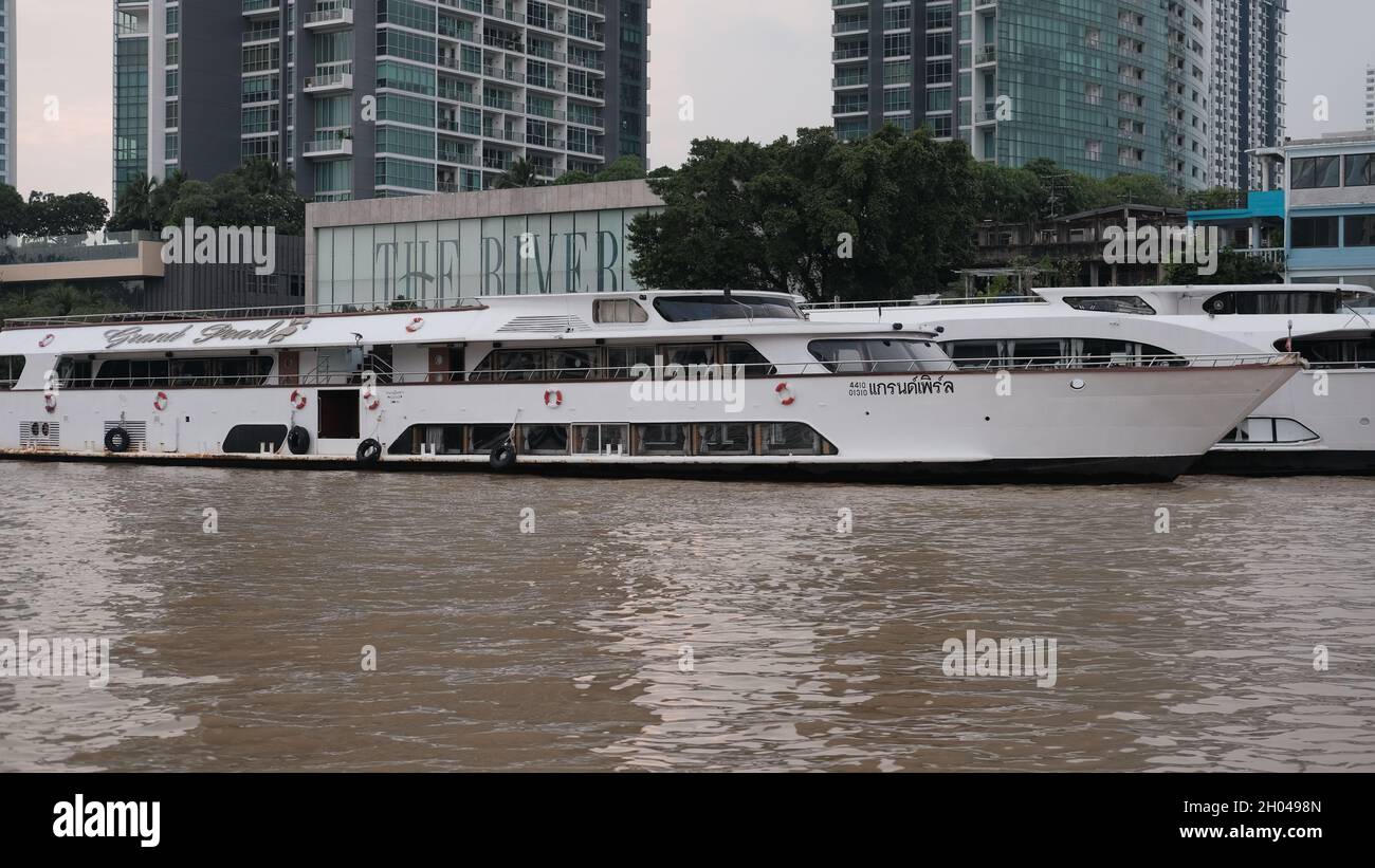 Khlong San Thonburi District Along the Chao Phraya River Bangkok ...