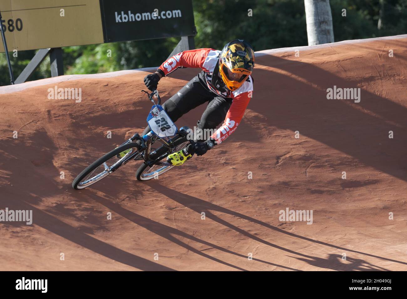 Two girls racing track hi-res stock photography and images - Alamy