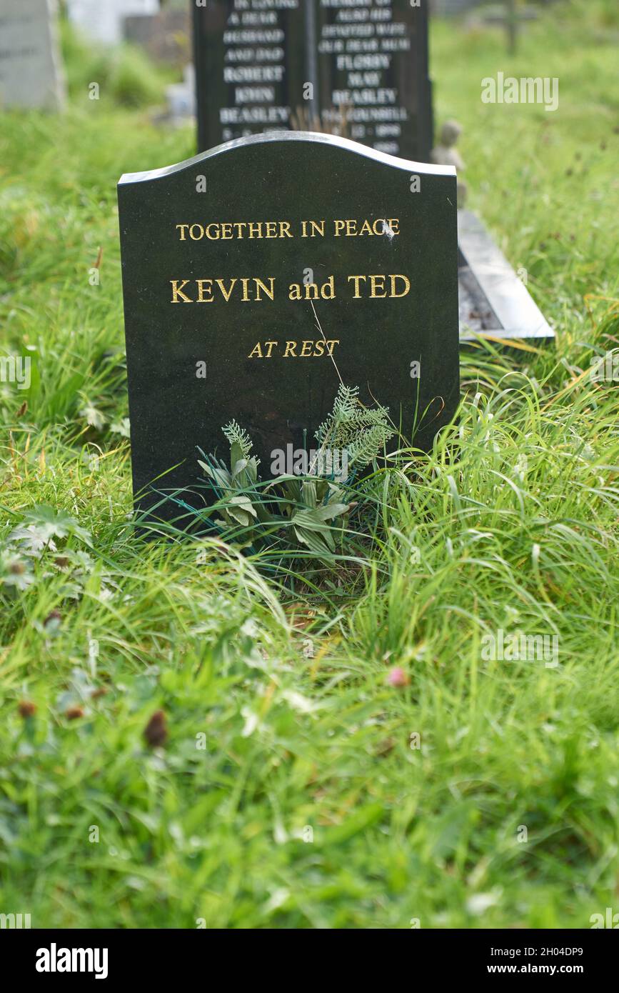 grave of two men buried together headstone male couple Stock Photo - Alamy