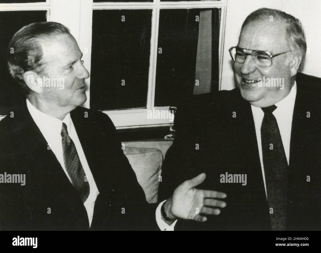 James baker secretary of state 1989 hi-res stock photography and images ...
