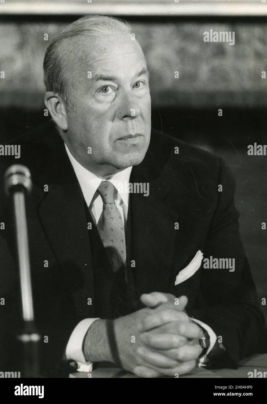 George shultz 1980s hi-res stock photography and images - Alamy