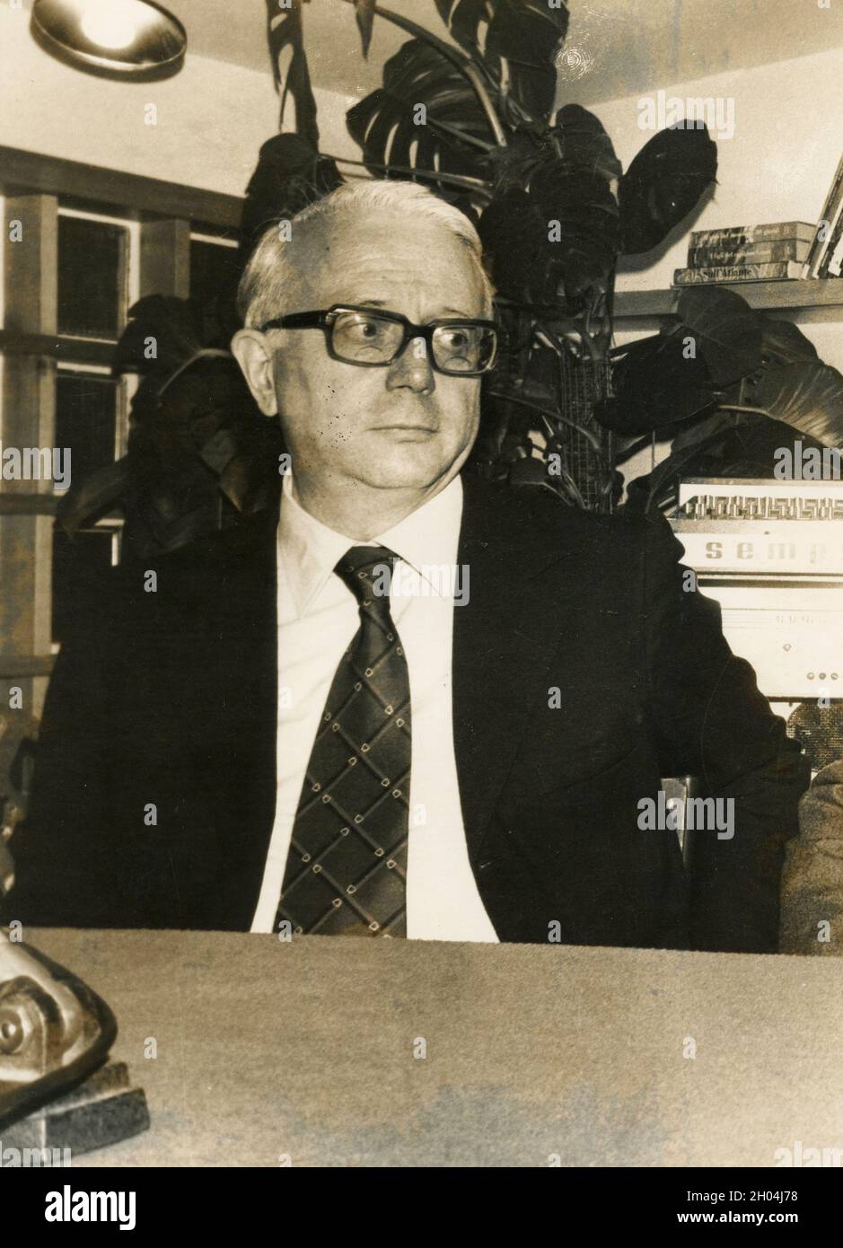 Italian writer and journalist Enzo Biagi, 1980s Stock Photo - Alamy