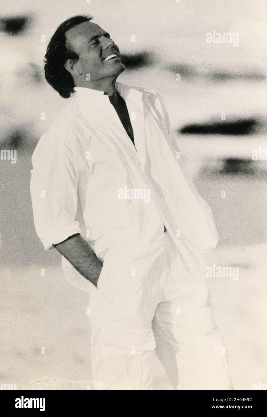 Spanish singer and songwriter Julio Iglesias, 1980s Stock Photo - Alamy
