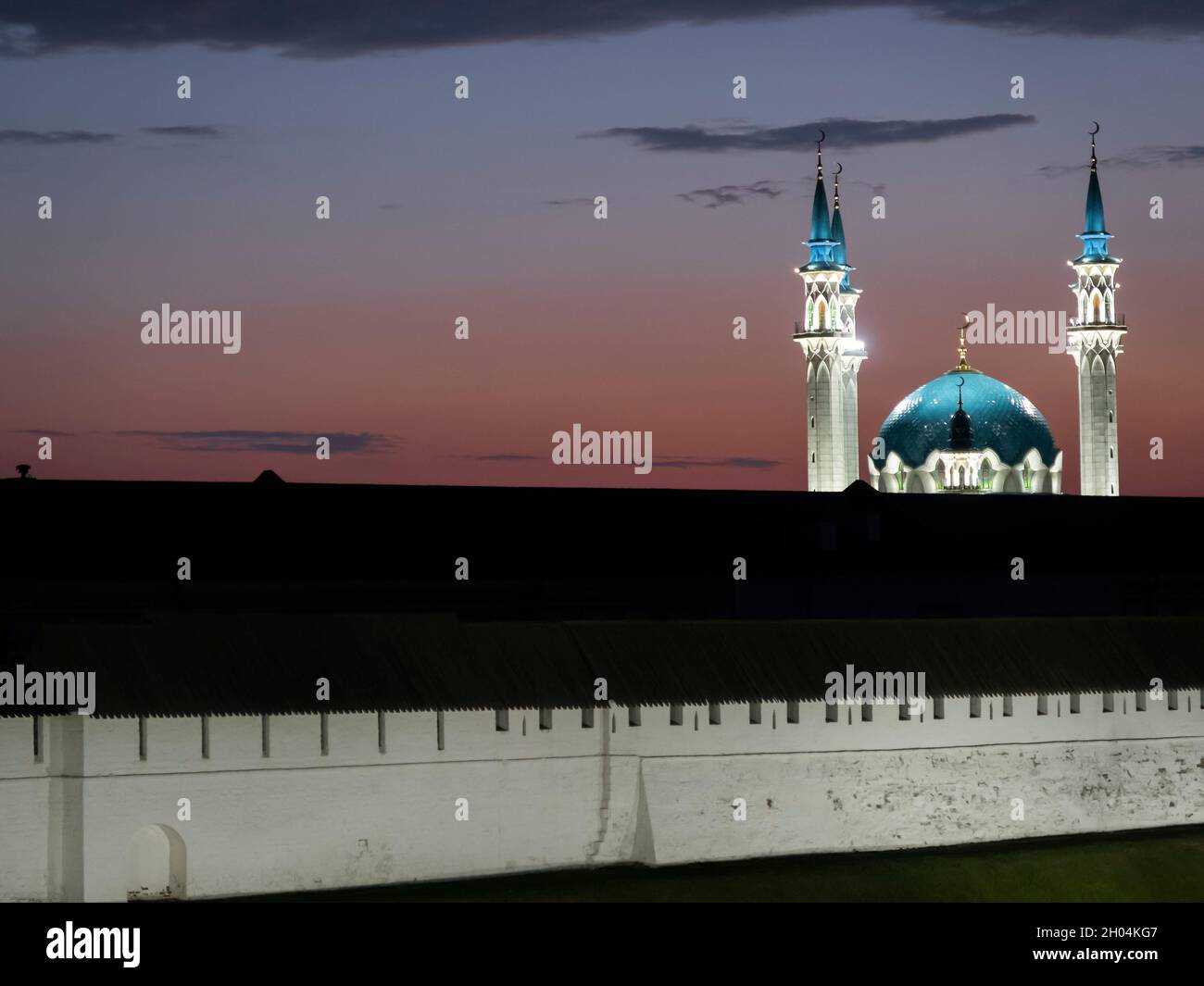 Night view of the Kremlin wall and snow-white and blue minarets of Kul ...