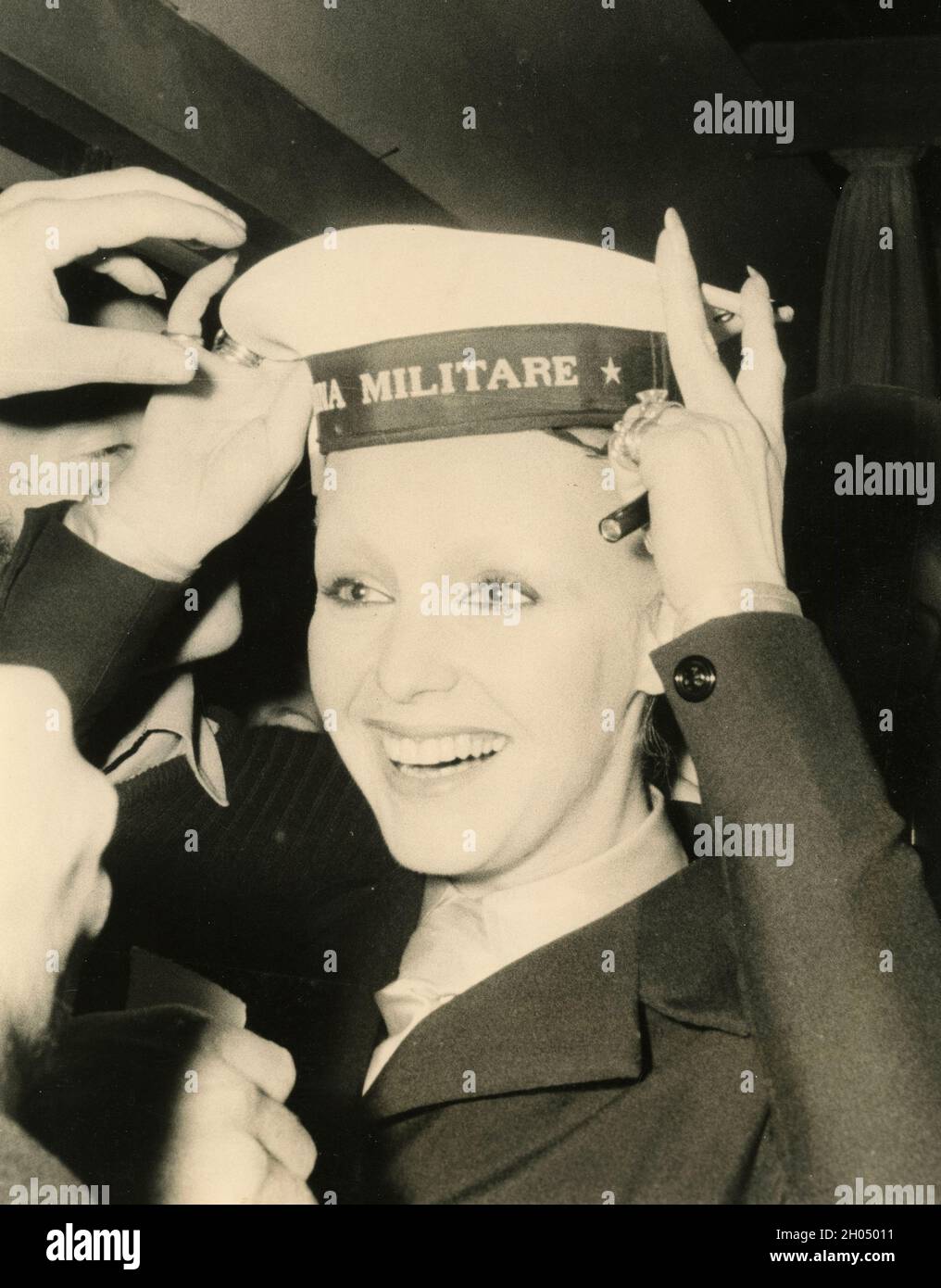 1970s songwriter hi-res stock photography and images - Alamy