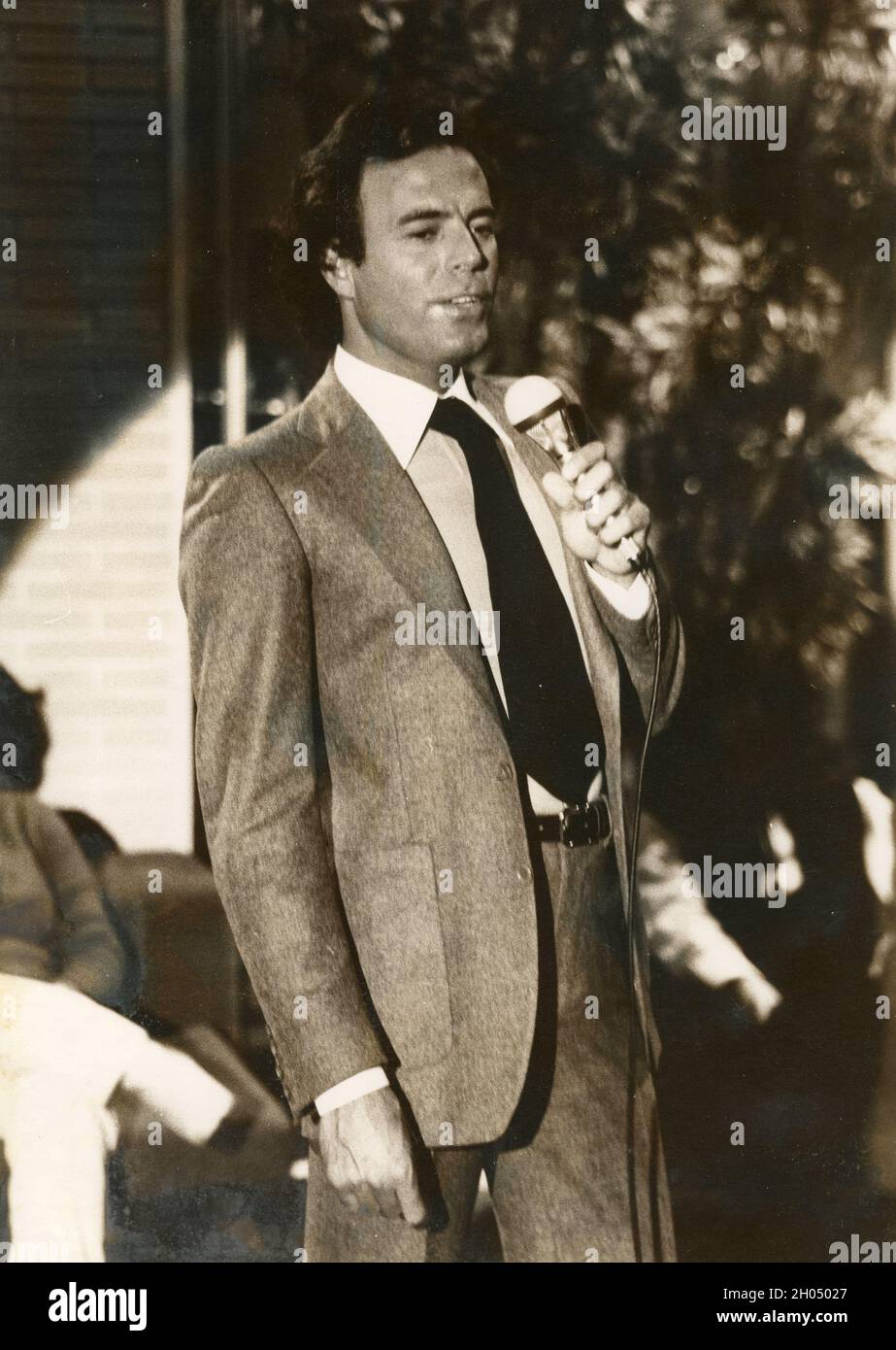 Spanish singer and songwriter Julio Iglesias, 1979 Stock Photo - Alamy