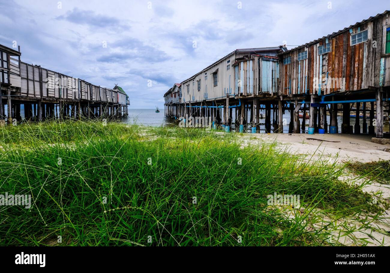 Ramshackle structures hi-res stock photography and images - Alamy