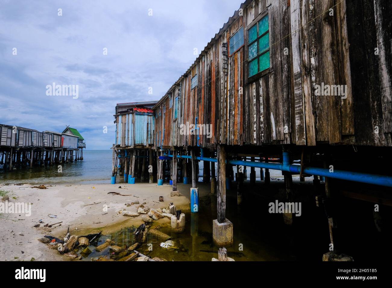 Ramshackle structures hi-res stock photography and images - Alamy