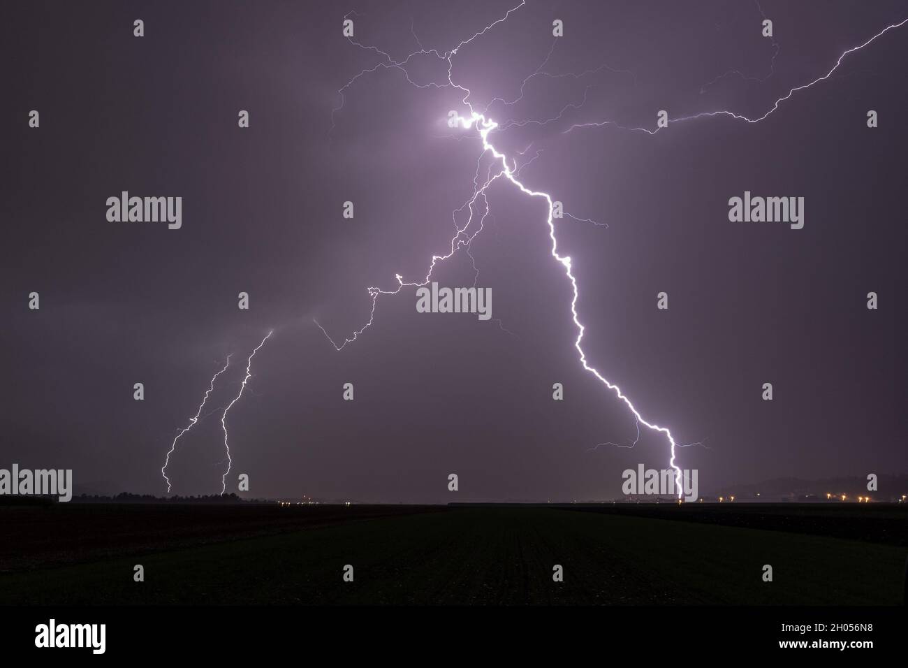 Stormy sky lightning hi-res stock photography and images - Alamy