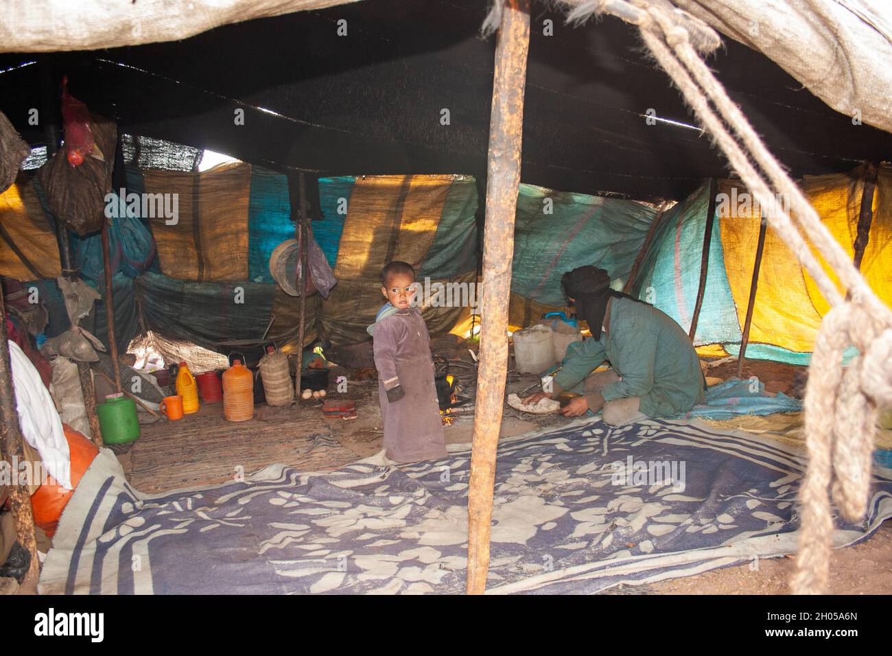 Nomadic Moroccan People and their tents Stock Photo - Alamy