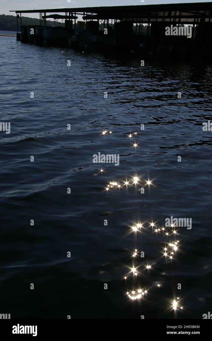 Sparkles on the water hi-res stock photography and images - Alamy