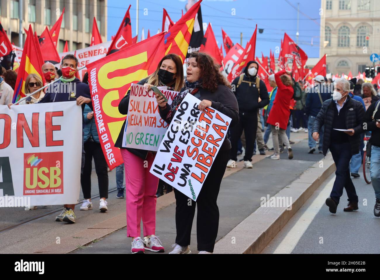 Anti green pass protesters during workers general strike Stock Photo ...