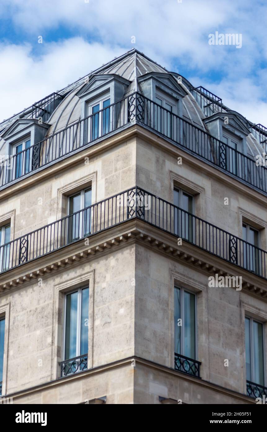 Paris, France, september 2021. Corner detail of a building in Rue de ...