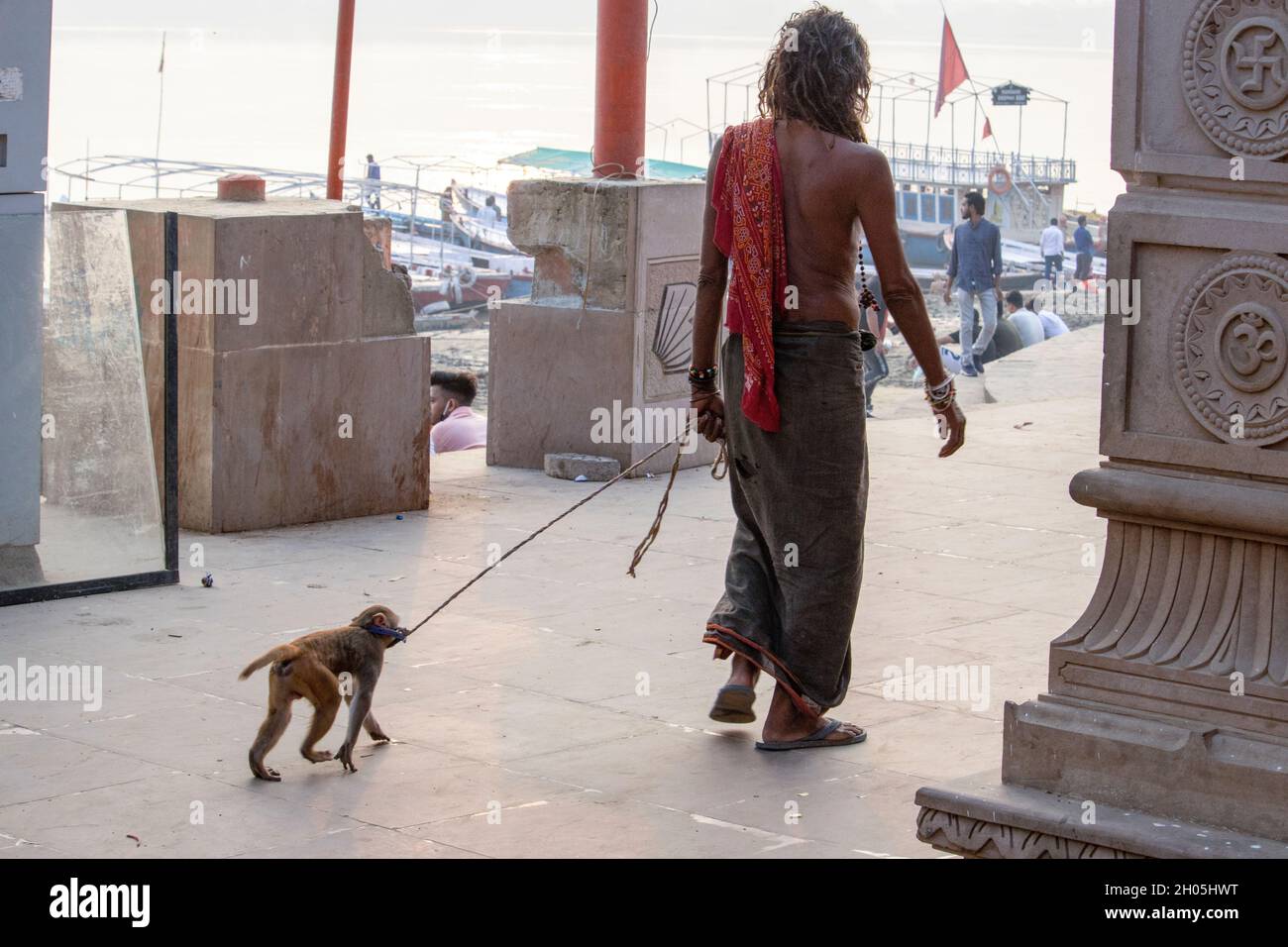 Hindu monk with his pet monkey, Assi ghat, Varanasi, India Stock Photo ...