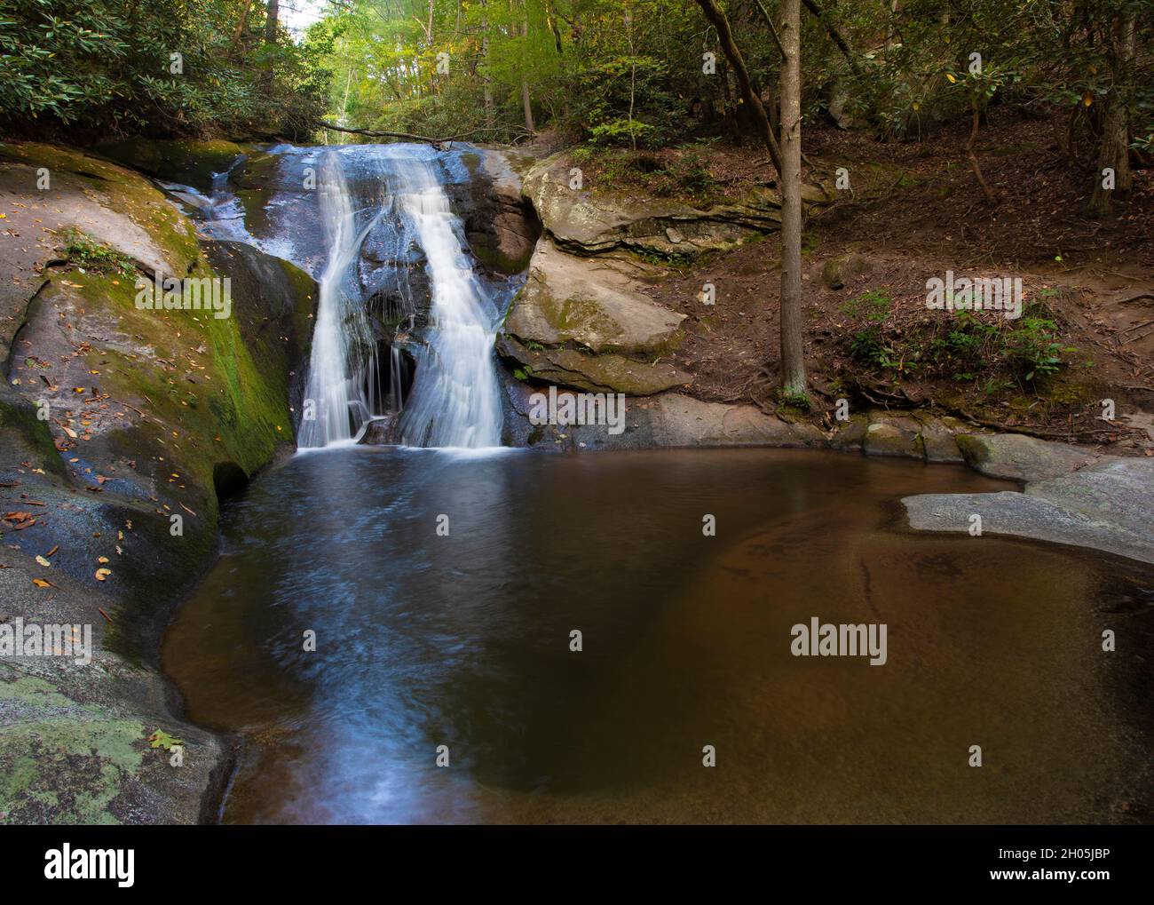 Large pool below the falls hi-res stock photography and images - Alamy