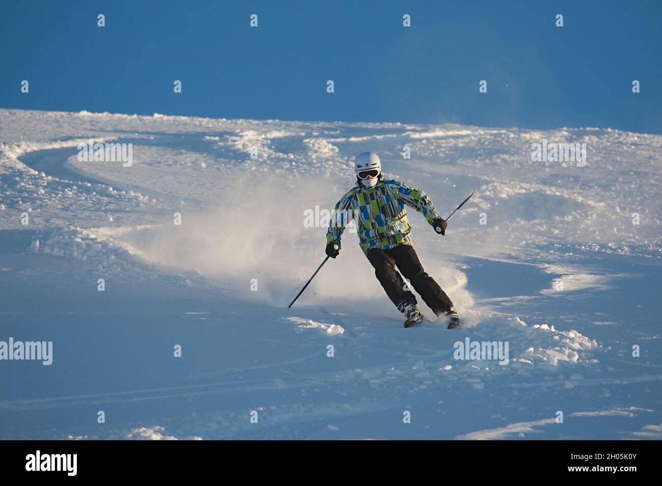 Freeride skier doing hand stand on the peak Stock Photo - Alamy