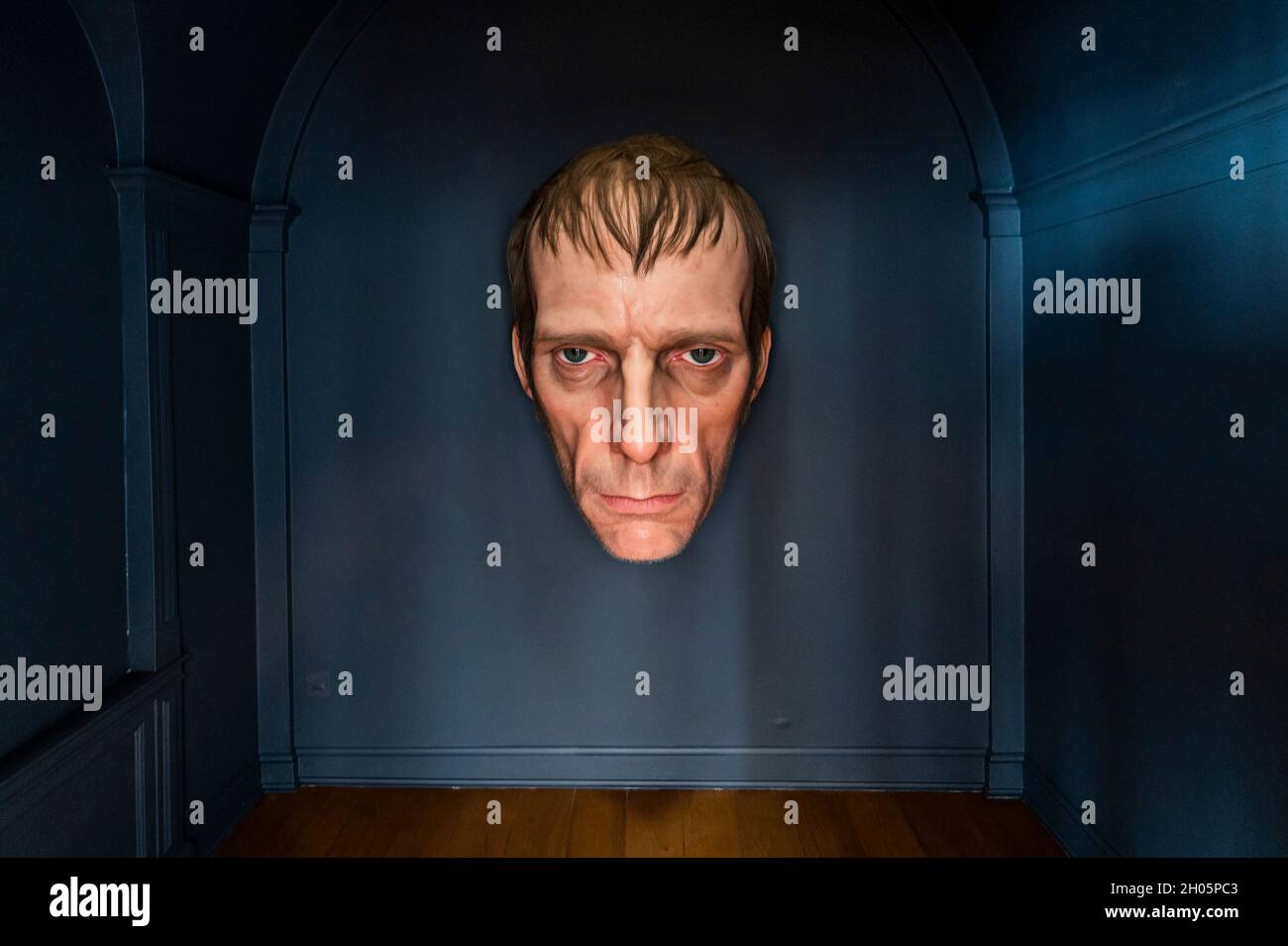 London, UK. 11th Oct, 2021. Dark place, 2018, a 1.4m high bust - Ron ...