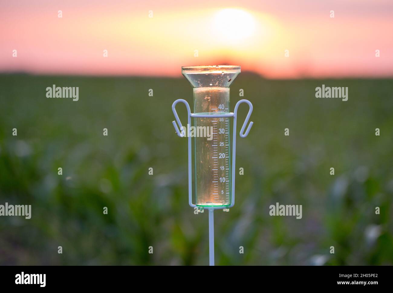Rain gauge weather measurement hi-res stock photography and images - Alamy
