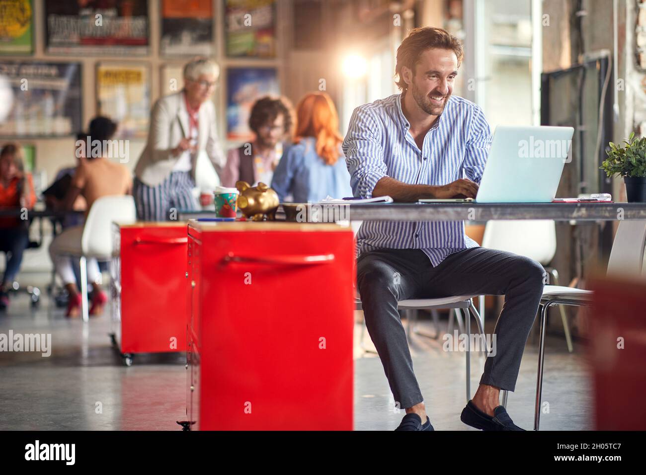 Work smiling hi-res stock photography and images - Alamy