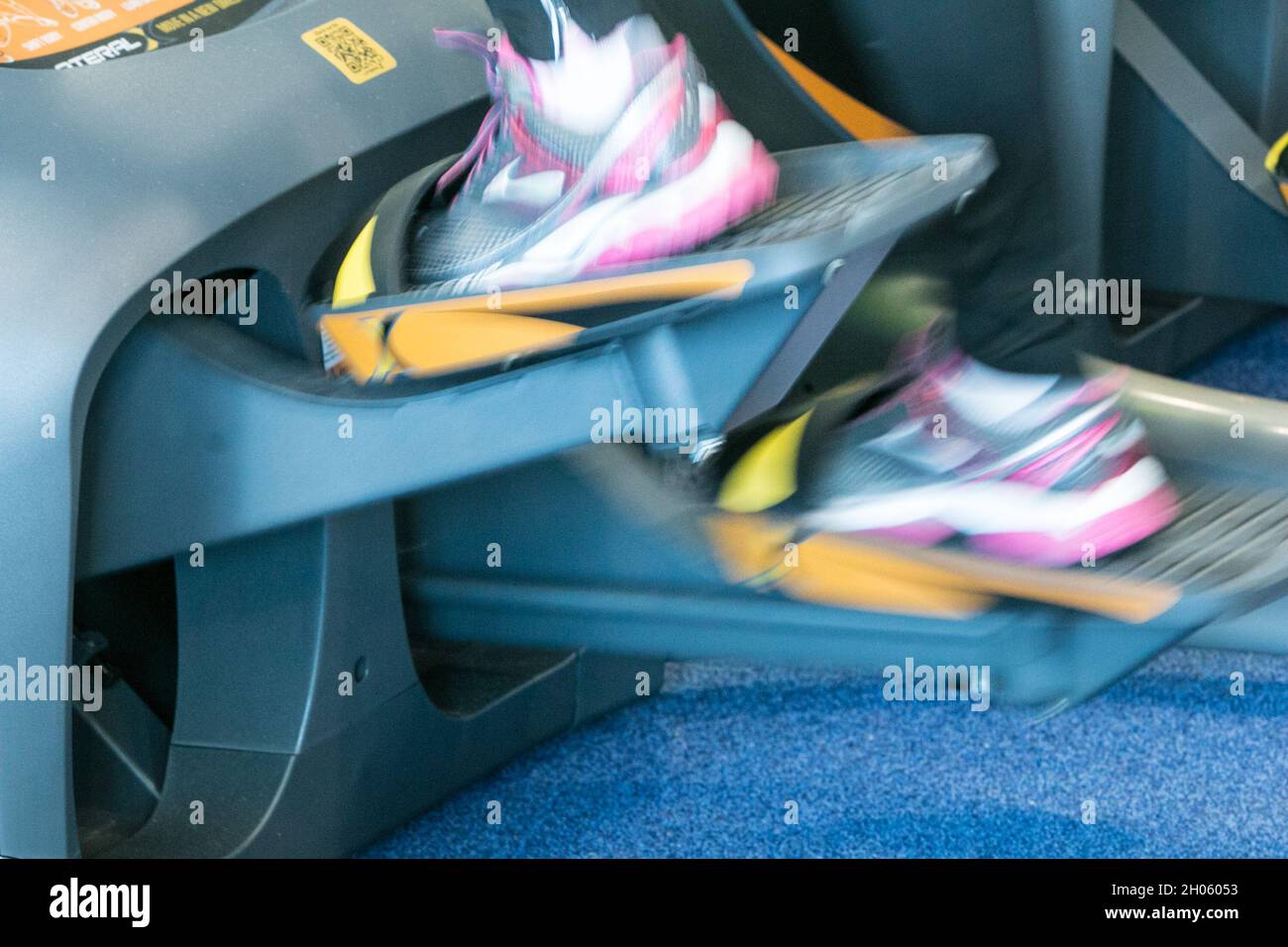 Running machines hi-res stock photography and images - Alamy