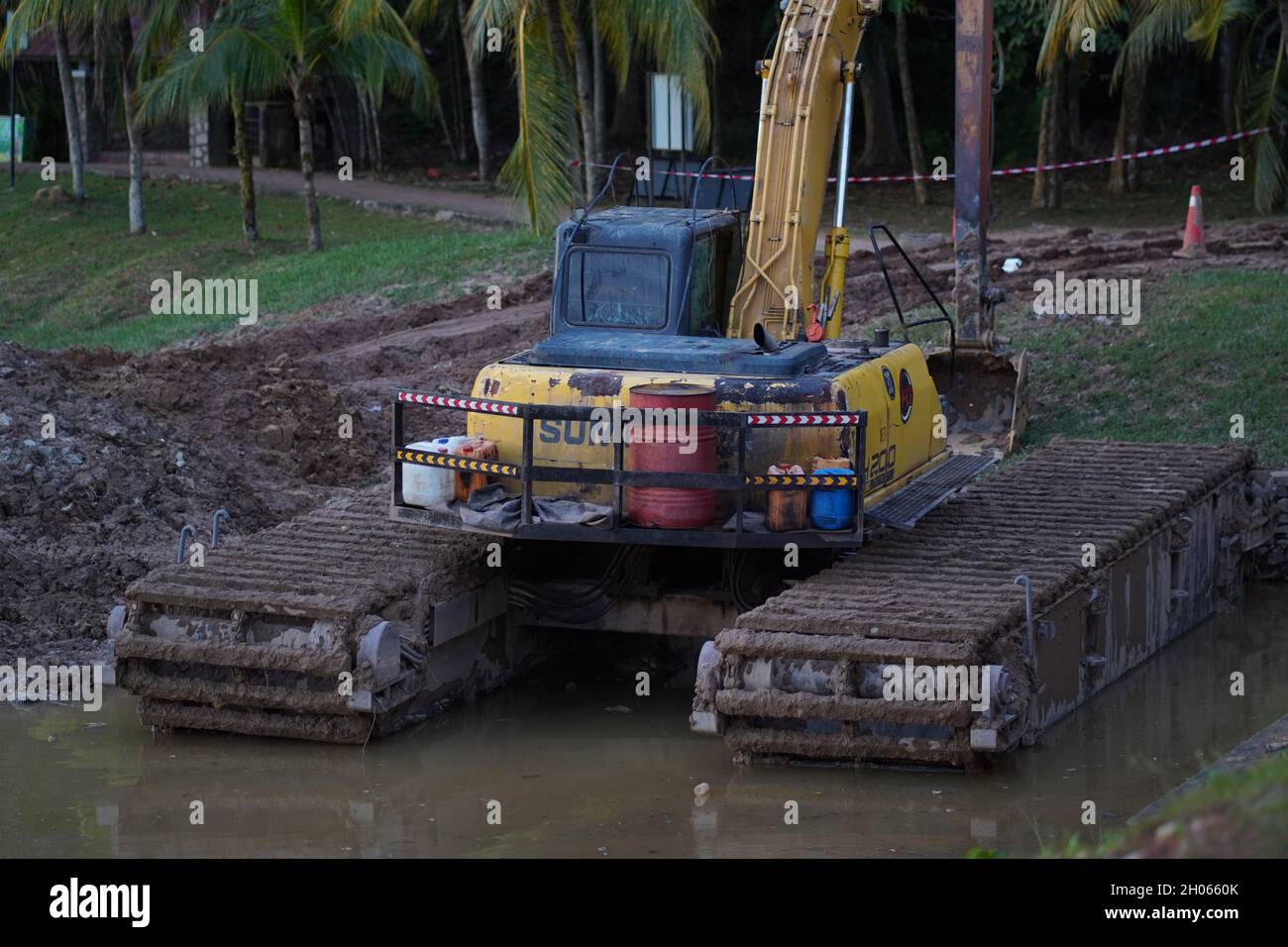 Land and Water Dredging Excavator with Amphibious Excavator working in ...