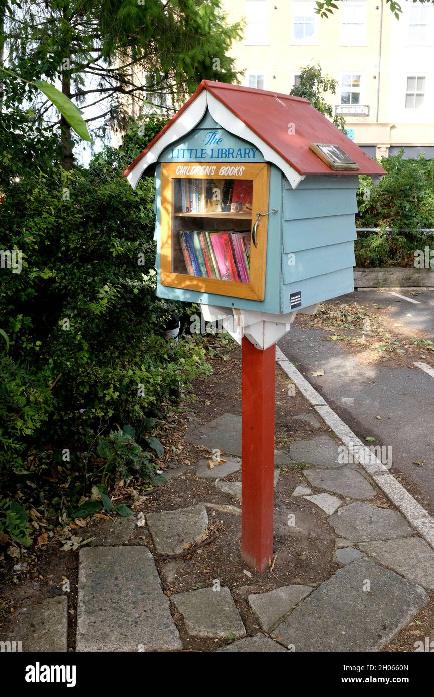 Little library hi-res stock photography and images - Alamy