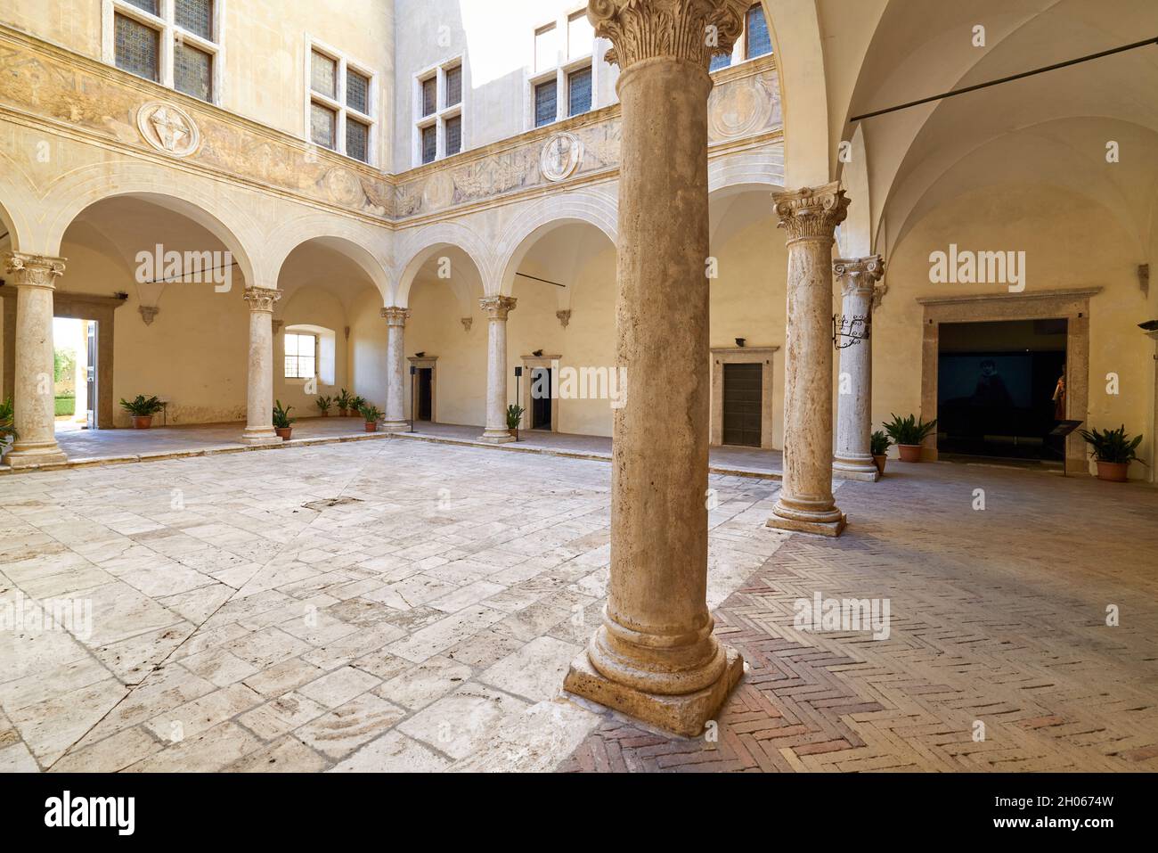 Palazzo piccolomini di pienza hi-res stock photography and images - Alamy