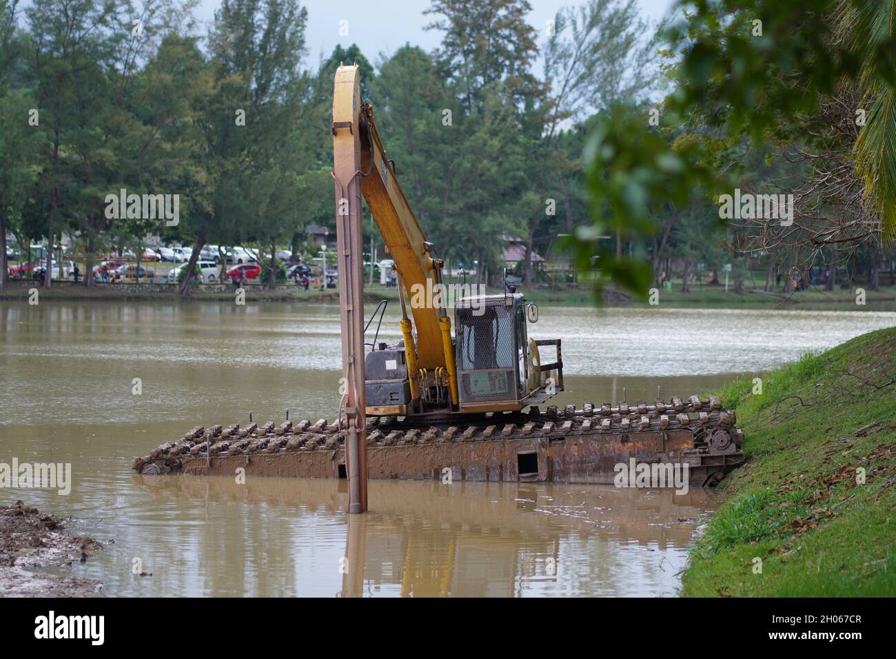 Land and Water Dredging Excavator with Amphibious Excavator working in ...