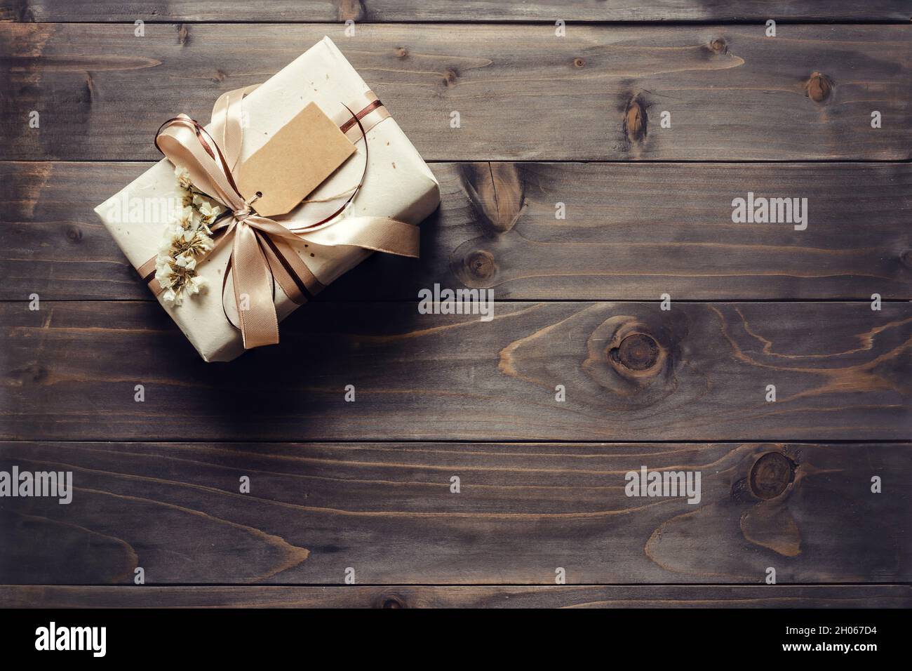 Craft gift box hi-res stock photography and images - Alamy