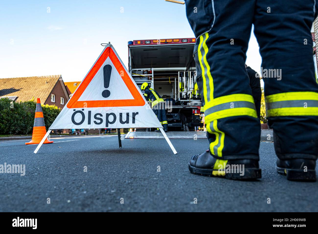 Oil spill warning sign hi-res stock photography and images - Alamy
