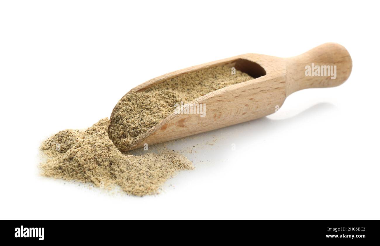 Wooden scoop with pepper powder on white background Stock Photo - Alamy