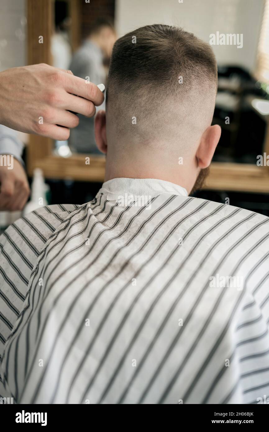 Mens barbershop hi-res stock photography and images - Alamy