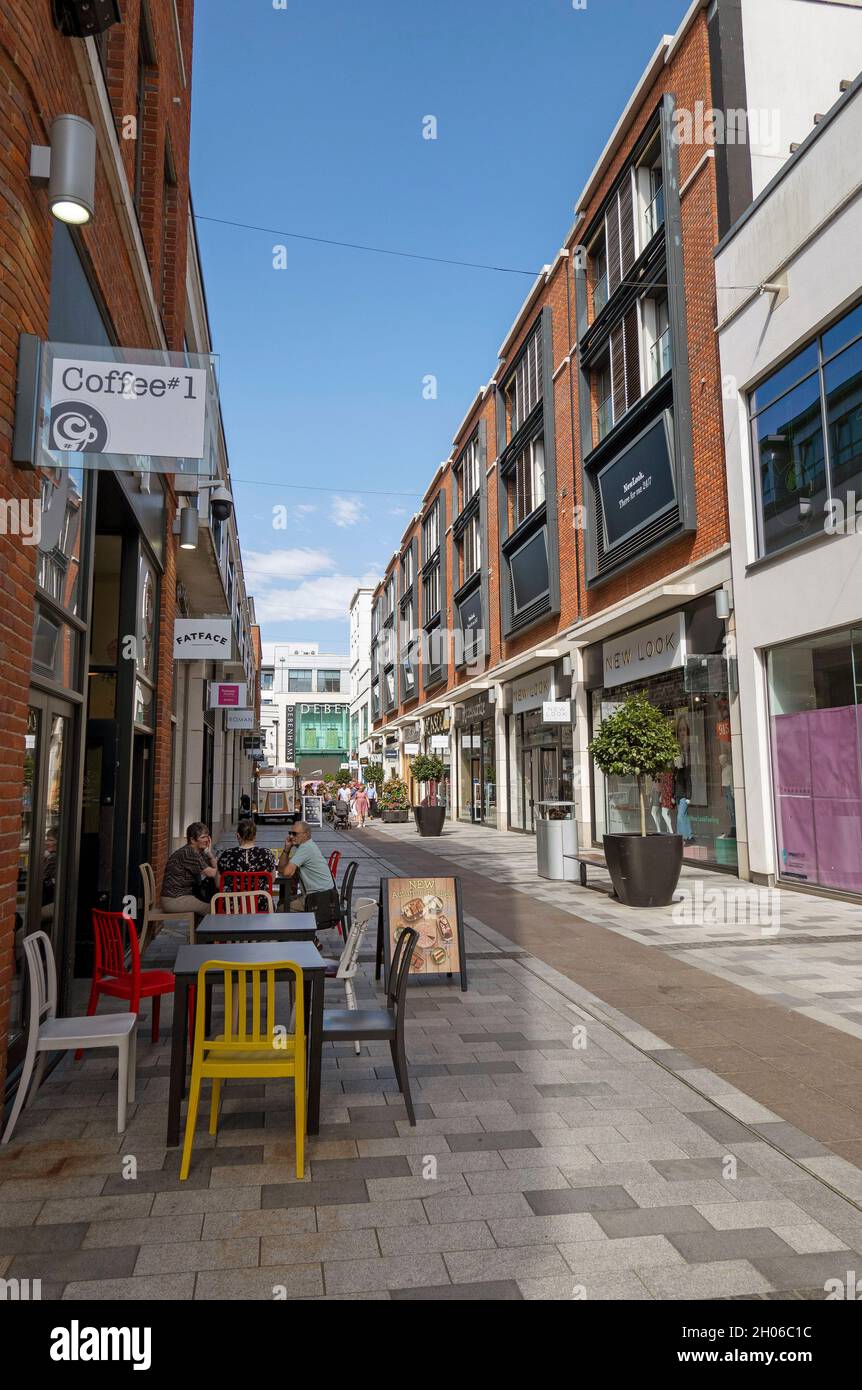 Newbury, berkshire, shopping centre hi-res stock photography and images ...