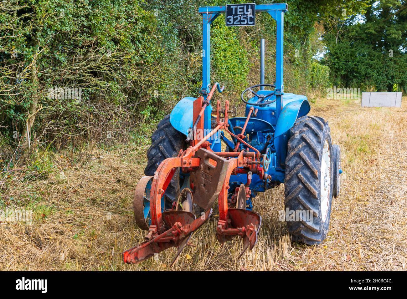 A 1965 Ford Dexta 2000 Vintage Tractor, Reg No: TEU 325C, at Chew Stoke ...