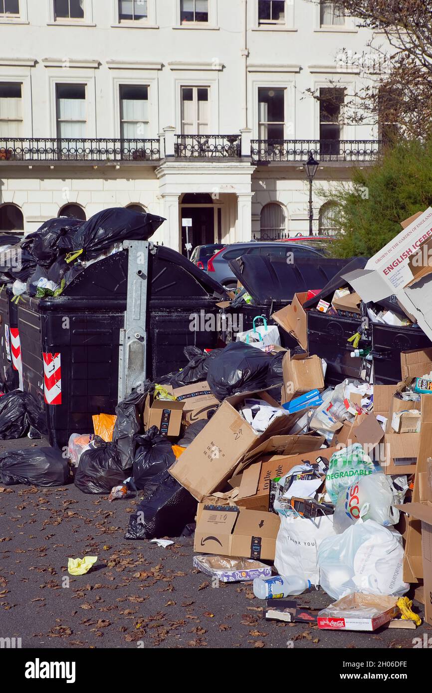 Garbage strike hi-res stock photography and images - Alamy