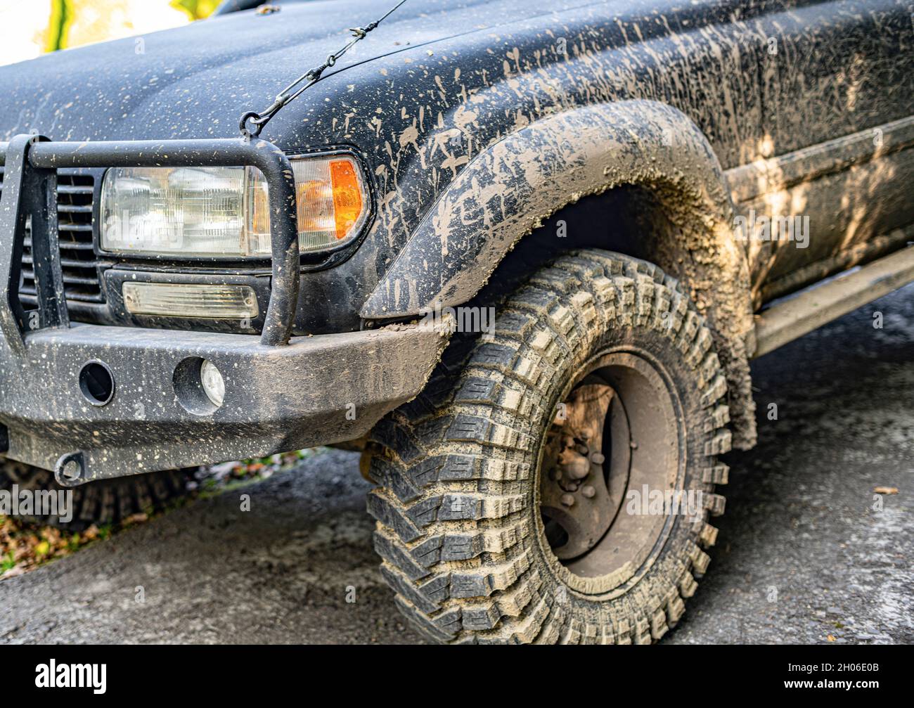 Wheel of a dirty SUV Stock Photo - Alamy