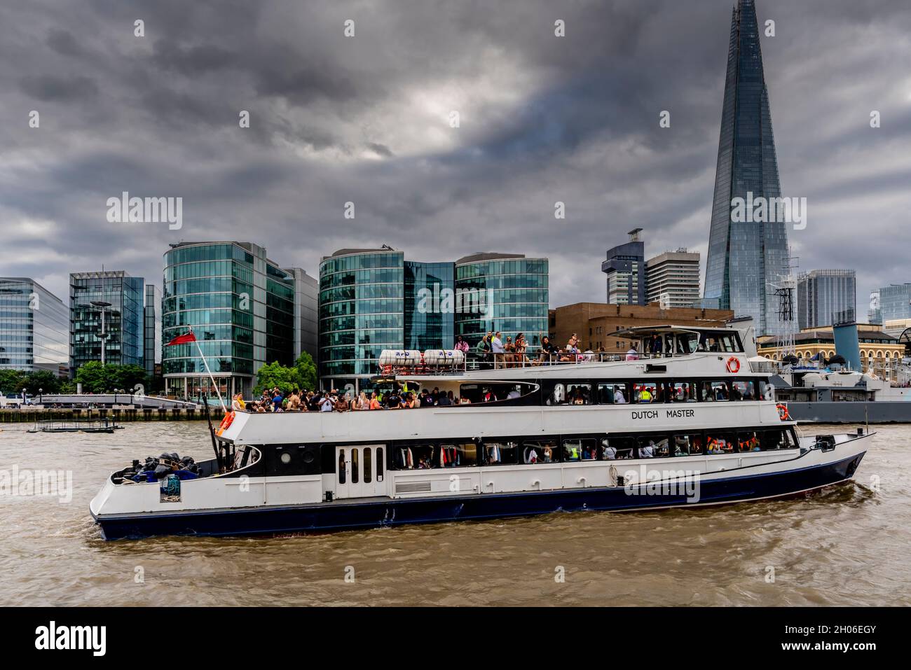 London party boats hi-res stock photography and images - Alamy