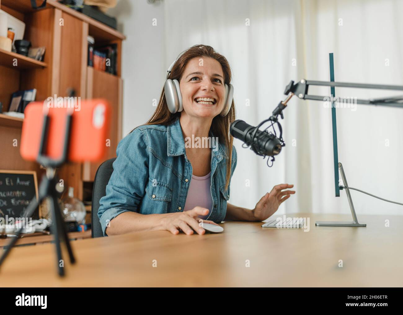 Influencer shooting video recording hi-res stock photography and images ...
