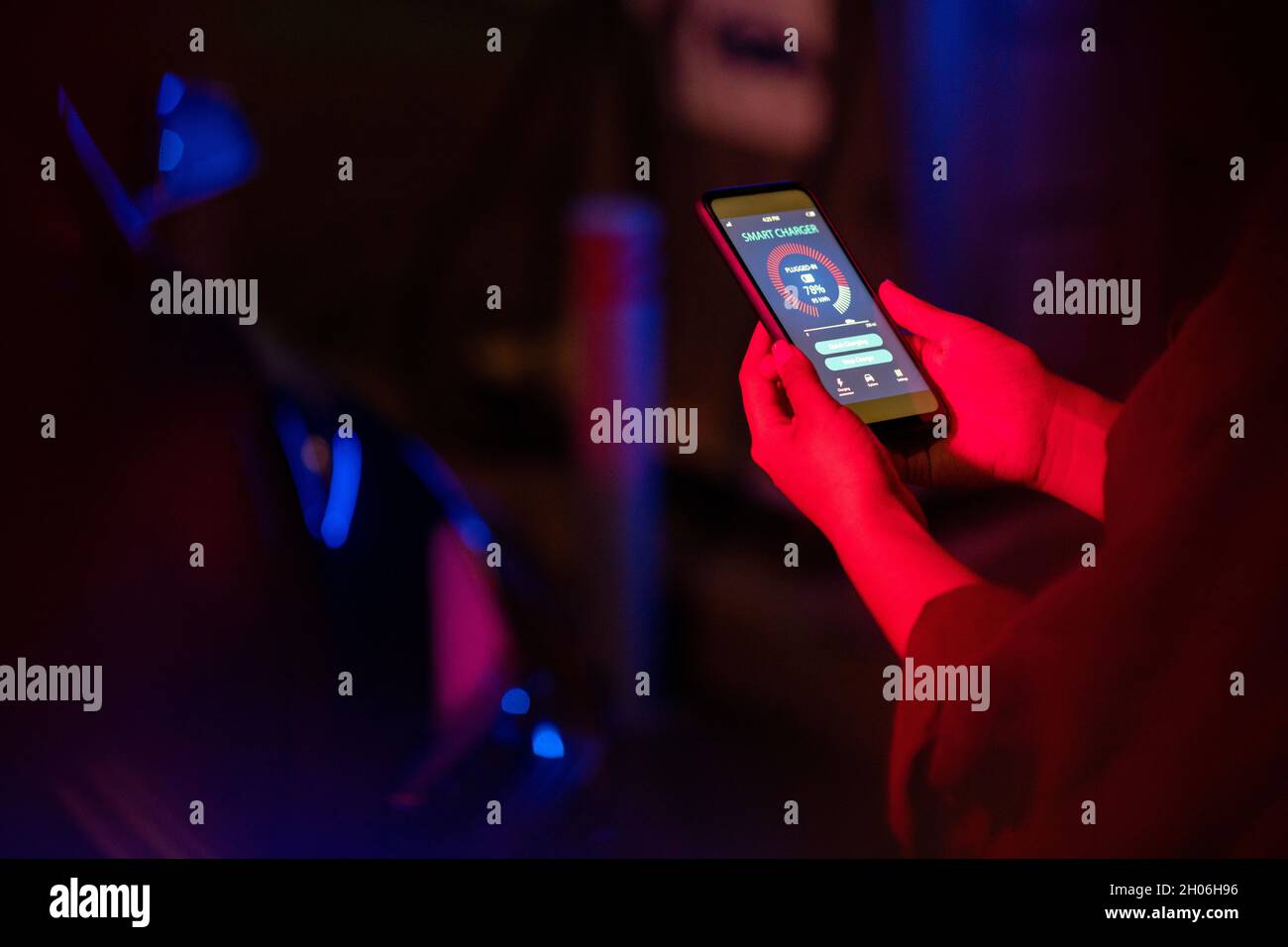 Loading screen smartphone hi-res stock photography and images - Alamy