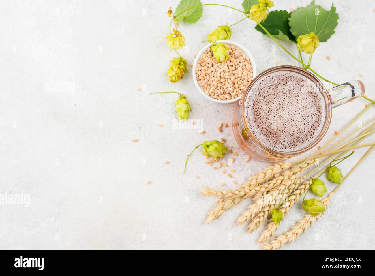 view beer wheat seeds frame Stock Photo - Alamy