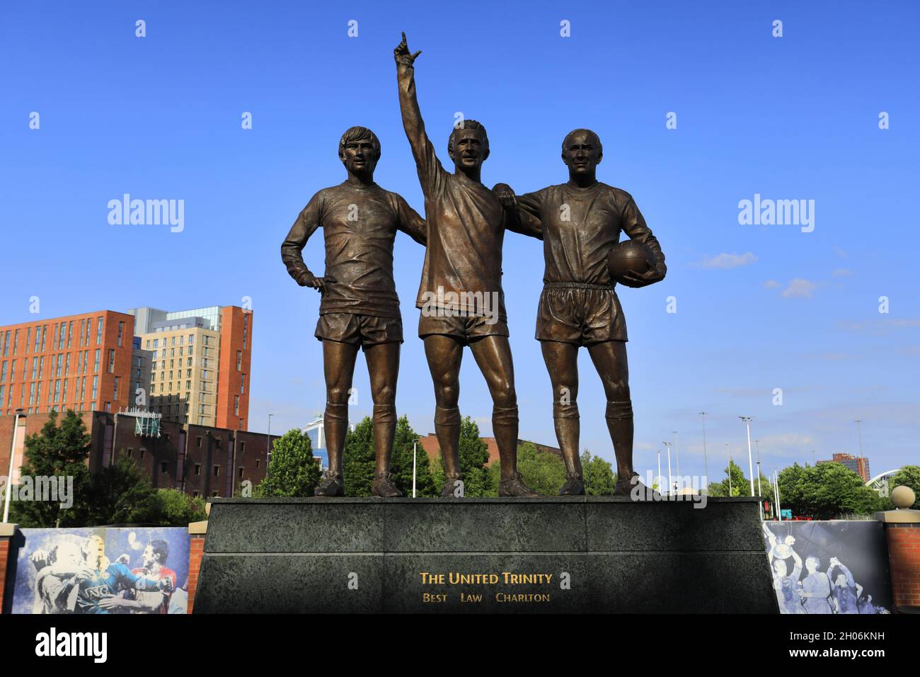 The United Trinity sculptor by Philip Jackson, Manchester United's Old ...
