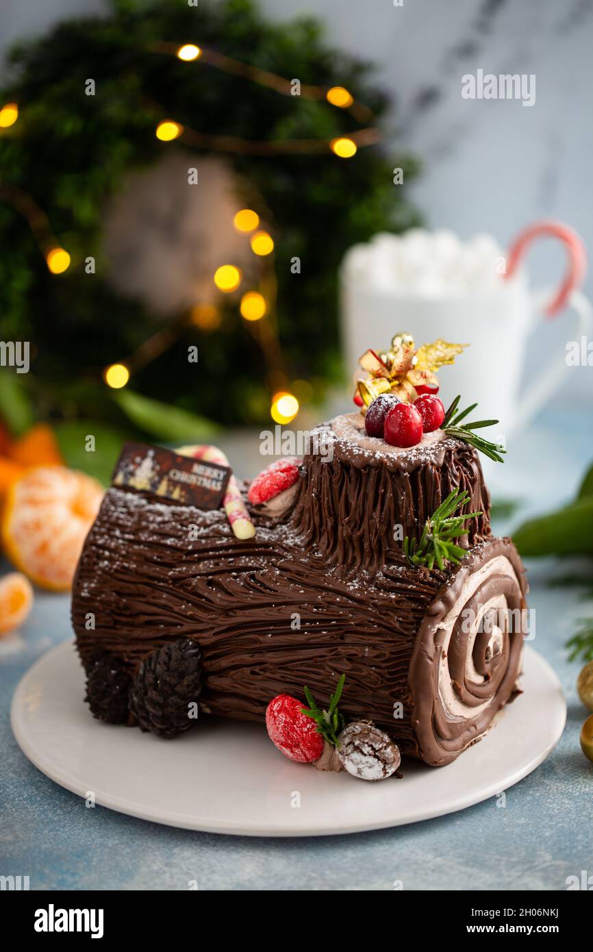 Traditional Yule Log High Resolution Stock Photography and Images - Alamy