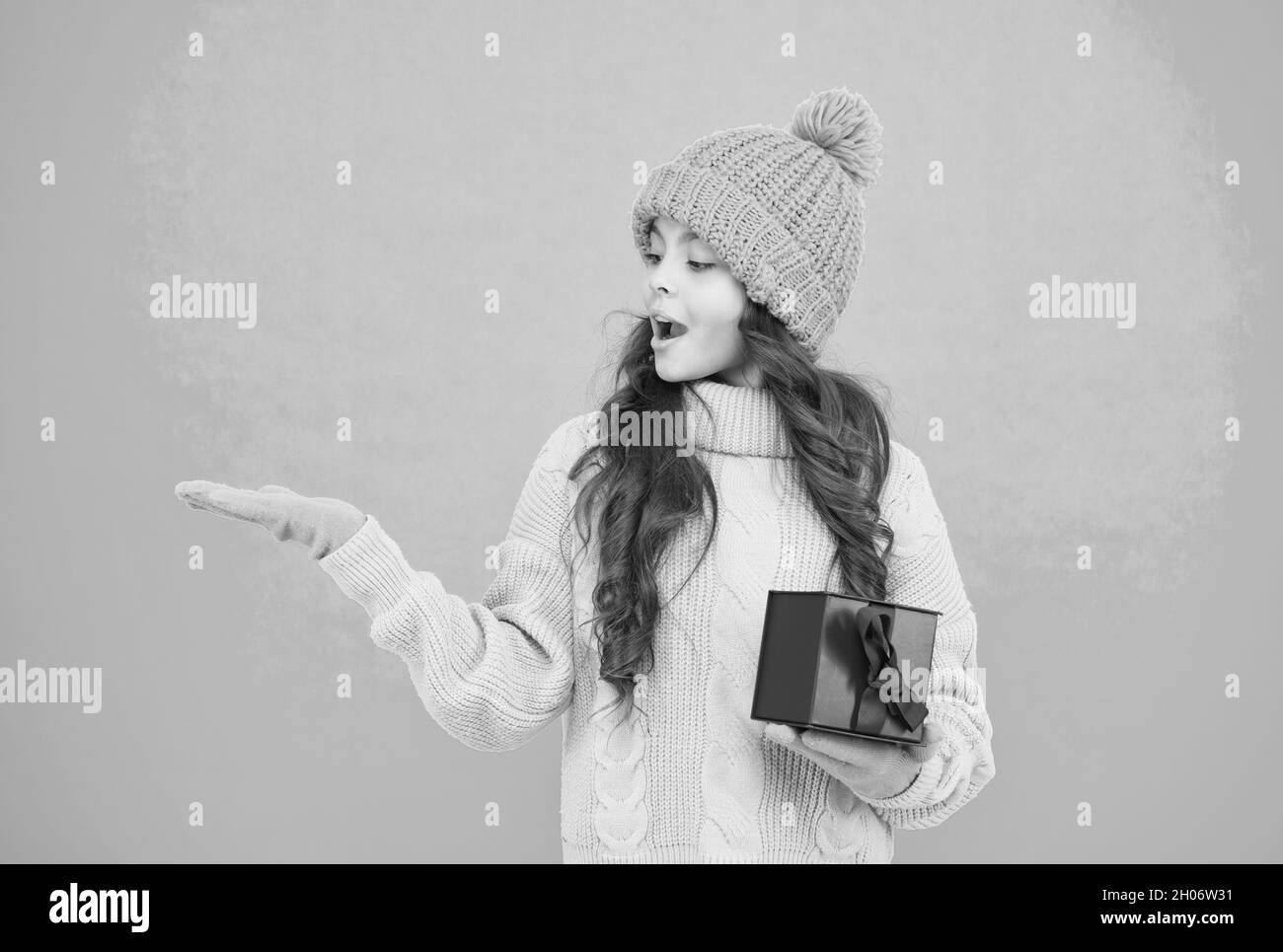 Little girl clothes choosing Black and White Stock Photos & Images - Alamy Little girl clothes choosing Black and White Stock Photos & Images - Alamy