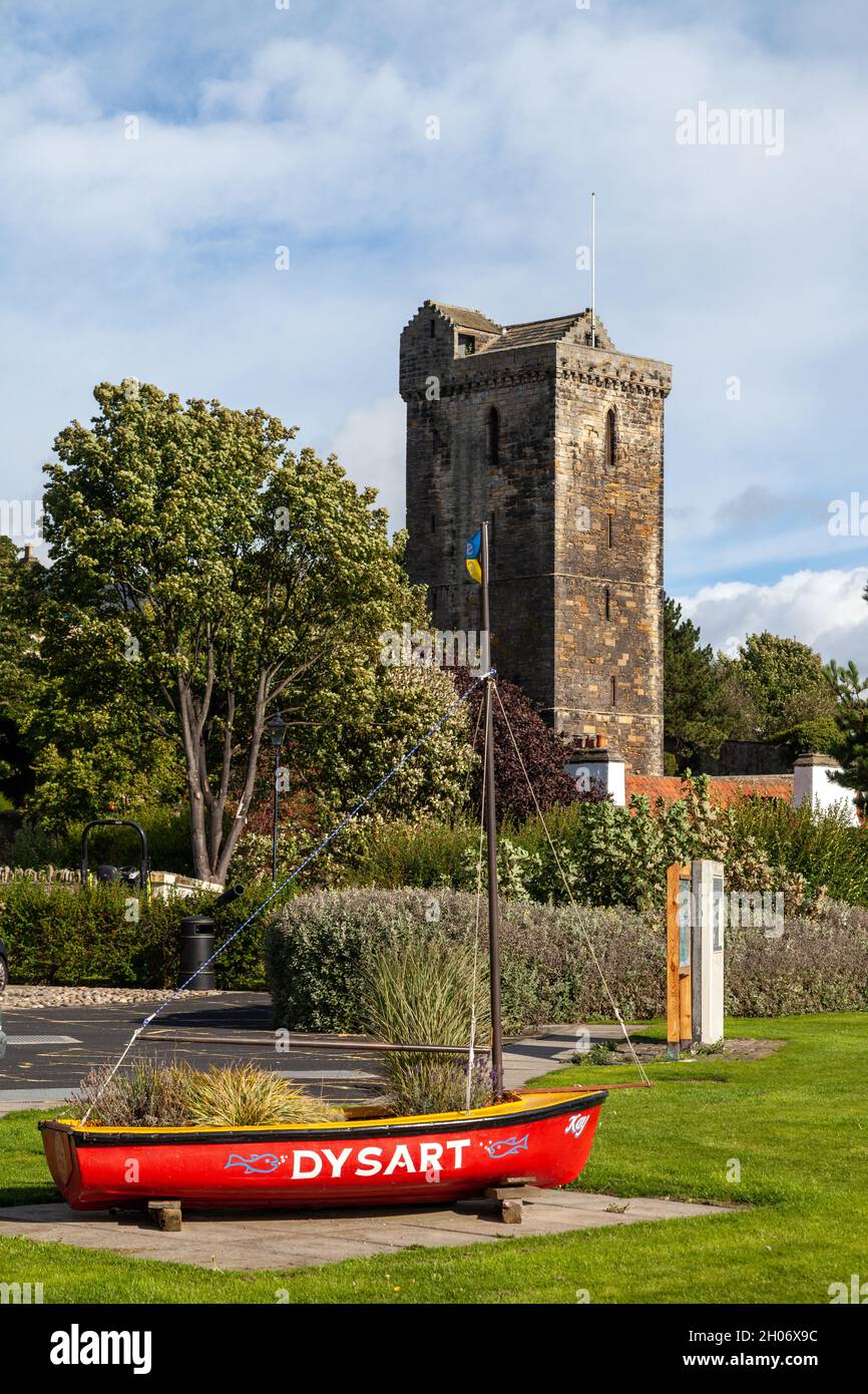 Dysart village with st serfs church tower hi-res stock photography and ...