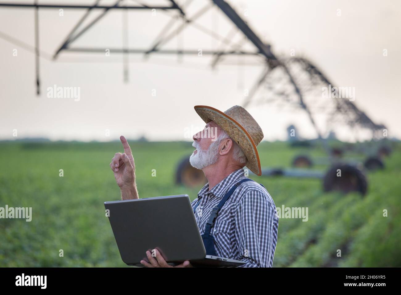 Irrigation system computer hi-res stock photography and images - Alamy