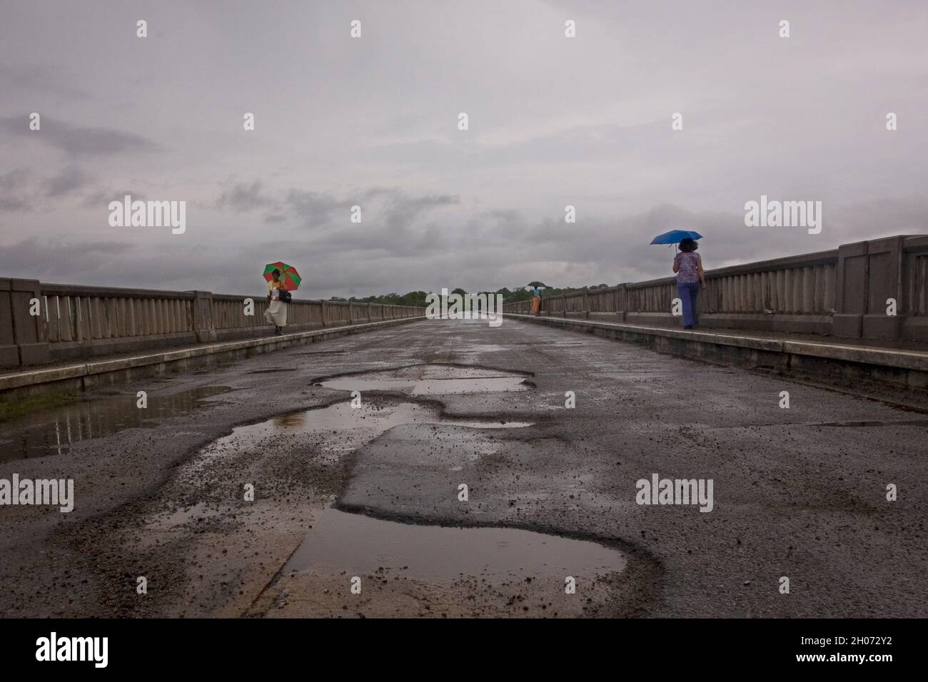 Crumbling infrastructure in Zimbabwe. December 10, 2007 Stock Photo - Alamy