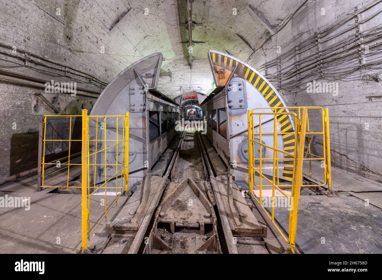 Cargo unloader hi-res stock photography and images - Alamy