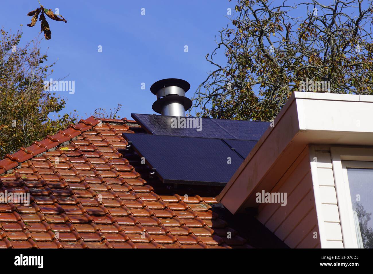 Solar tiles hi-res stock photography and images - Alamy