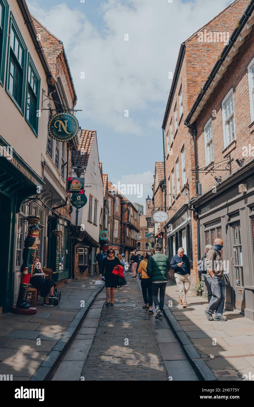With overhanging timber framed buildings hi-res stock photography and ...